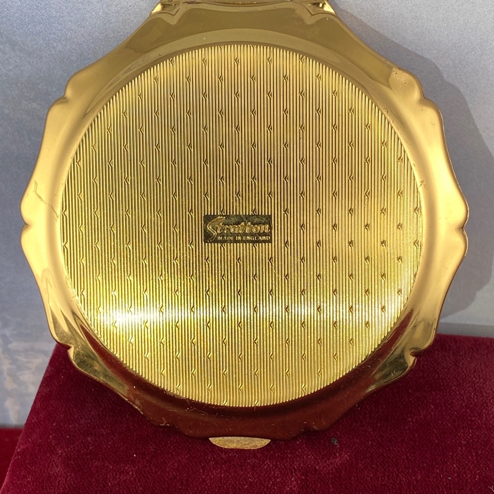 Vintage Stratton Gold Tone Wedgwood Powder Compact - Gem